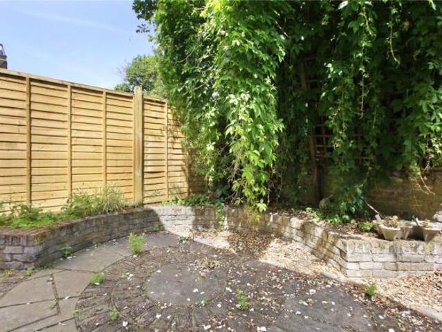 3 bedroom terraced house for rent in Cathles Road, Clapham South, SW12