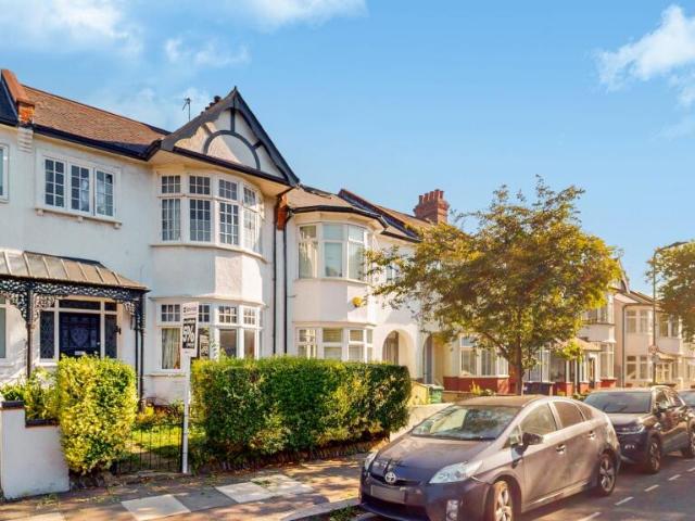 3 bedroom terraced house for rent in Caddington Road, London, NW2