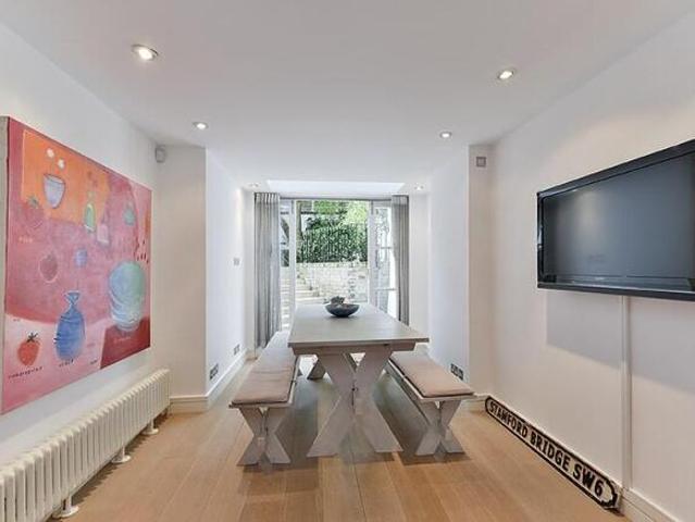 3 bedroom terraced house for rent in Cadogan Street, Chelsea, London, SW3