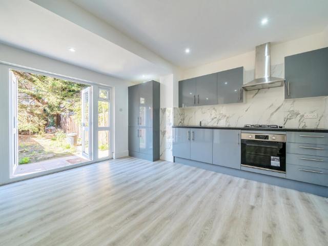 3 bedroom terraced house for rent in Caithness Road, Mitcham, SURREY, CR4