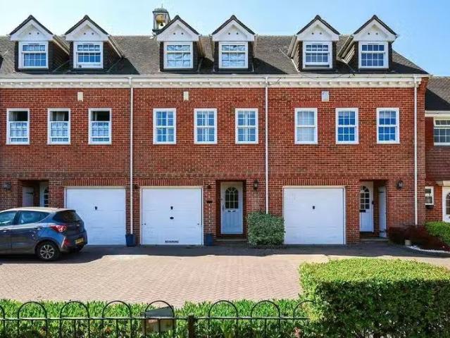 3 bedroom terraced house for rent in Calcott Park, Yateley, Ha.