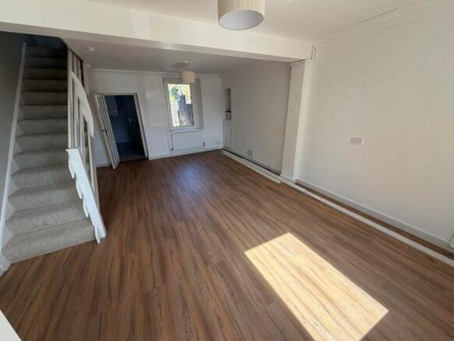 3 bedroom terraced house for rent in Calland Street, Plasmarl, SA6