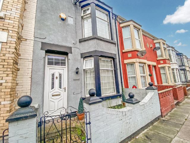 3 bedroom terraced house for rent in Cambridge Road, Bootle, Merseyside, L20
