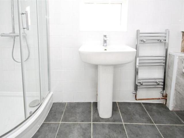 3 bedroom terraced house for rent in Campbell Road, London, E6