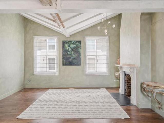 3 bedroom terraced house for rent in Campden Hill Road, London W8
