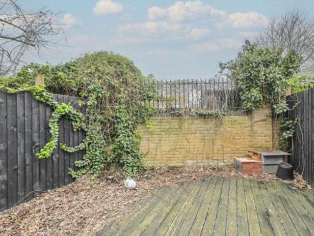 3 Bedroom Terraced House For Rent In Canary Wharf, London