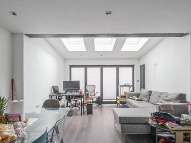 3 Bedroom Terraced House For Rent In Canary Wharf, London