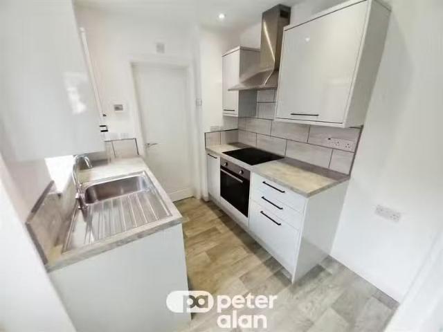 3 bedroom terraced house for rent in Cardiff Road, Abercynon..