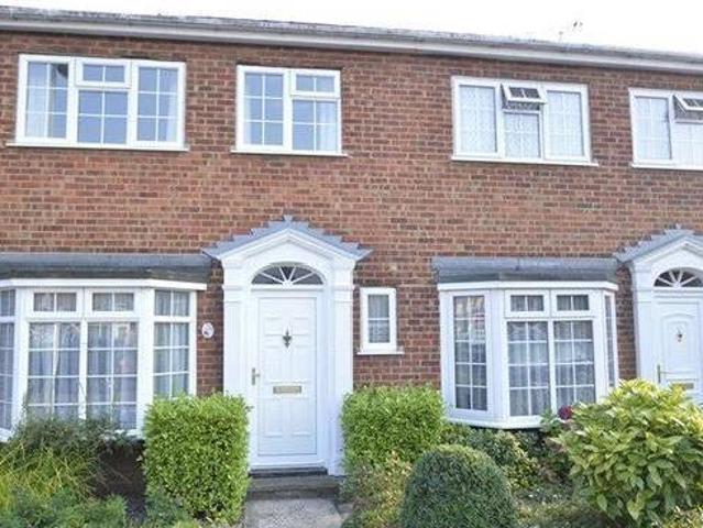 3 bedroom terraced house for rent in Cardinals Walk Taplow Maidenhead Berkshire SL6