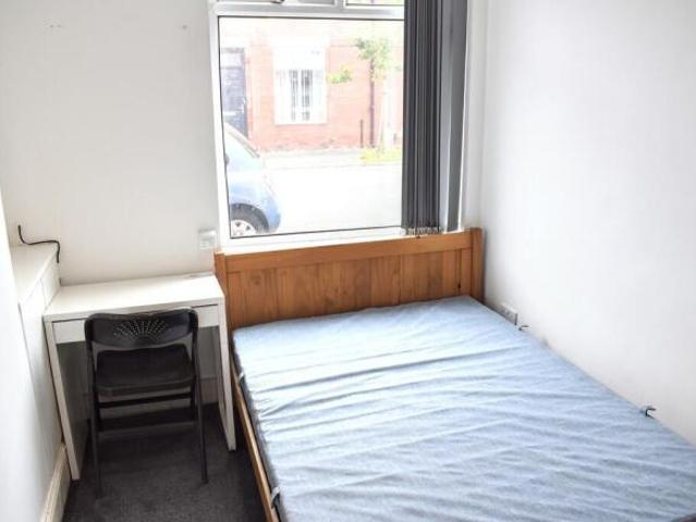 3 bedroom terraced house for rent in Carlton Avenue, Rusholme, Manchester, M14