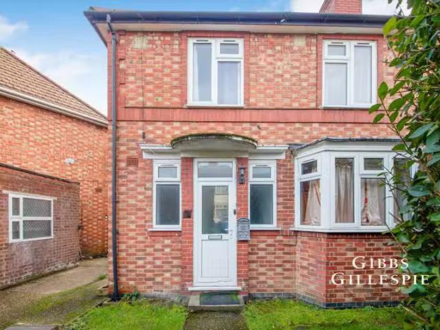 3 bedroom terraced house for rent in Carlyon Road, Wembley, HA0