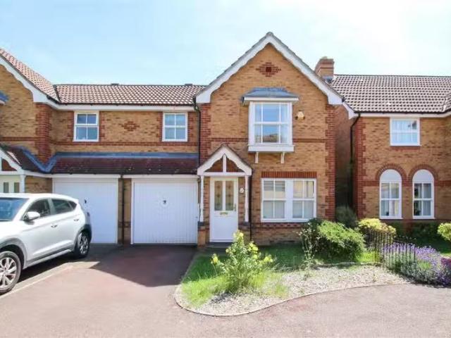 3 bedroom terraced house for rent in Carrick Close, Cambridge.
