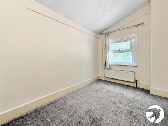 3 bedroom terraced house for rent in Castle Road, Chatham, Kent, ME4
