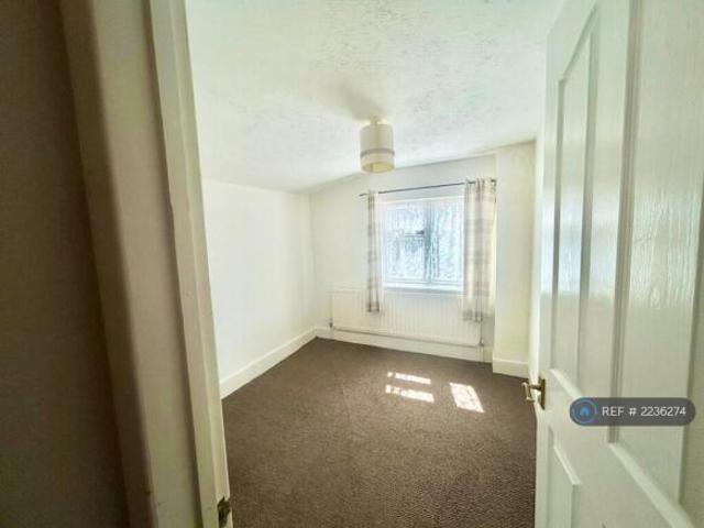 3 bedroom terraced house for rent in Castle St, Queenborough, ME11