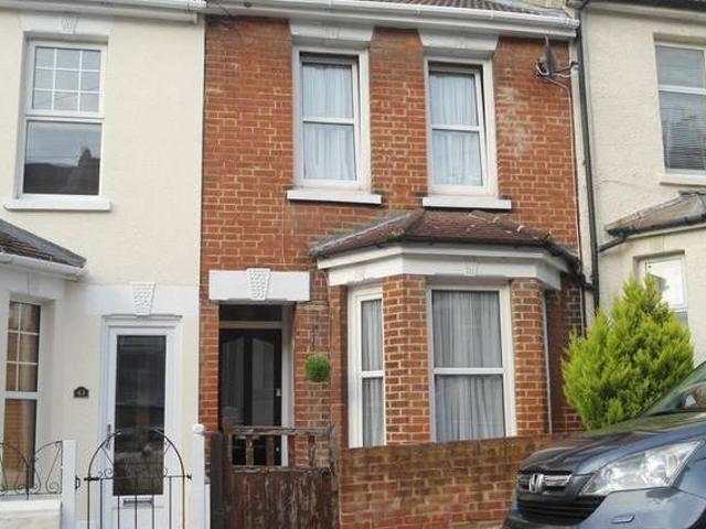 3 bedroom terraced house for rent in Cecil Road Rochester ME1