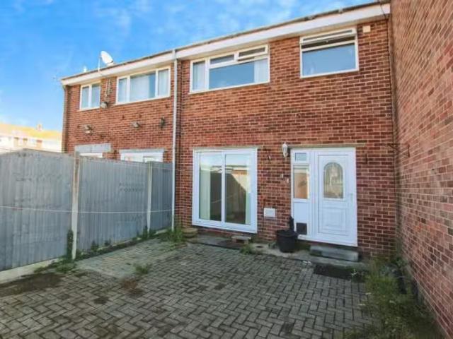 3 bedroom terraced house for rent in Cedar Close Patchway, B.