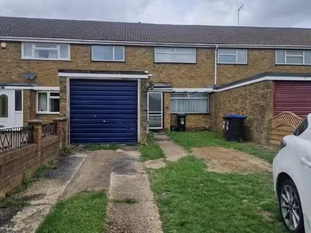 3 bedroom terraced house for rent in Cedar Road, Hatfield, Her.