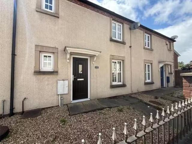 3 bedroom terraced house for rent in Church Street, Westhought.