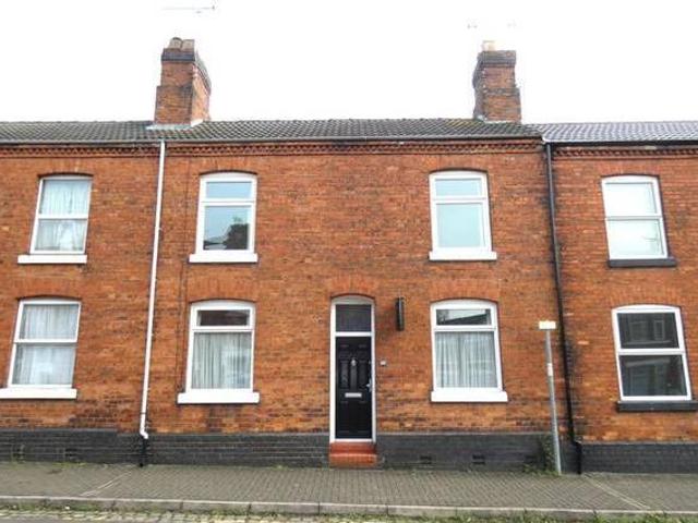 3 bedroom terraced house for rent in Chambers street CW2