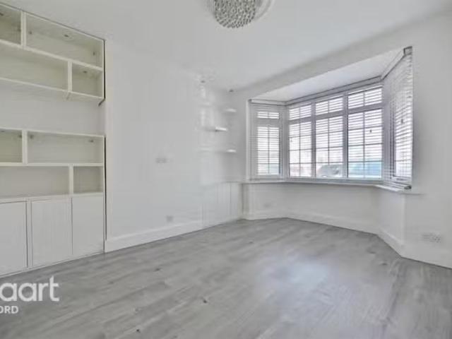 3 bedroom terraced house for rent in Chase Lane, ILFORD, IG6