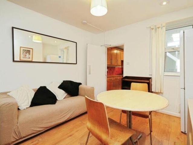 3 bedroom terraced house for rent in Chapel Street, OX4