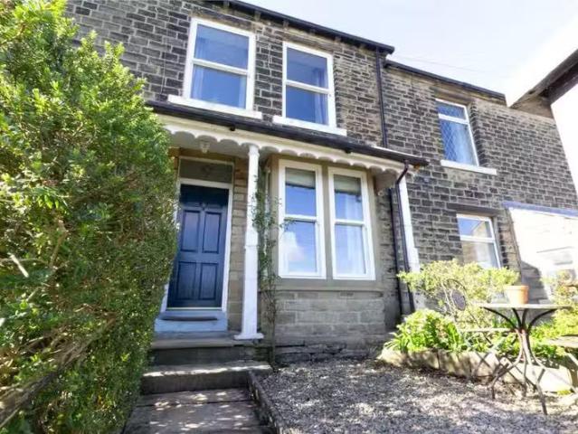 3 bedroom terraced house for rent in Chapel Terrace, Sowerby.
