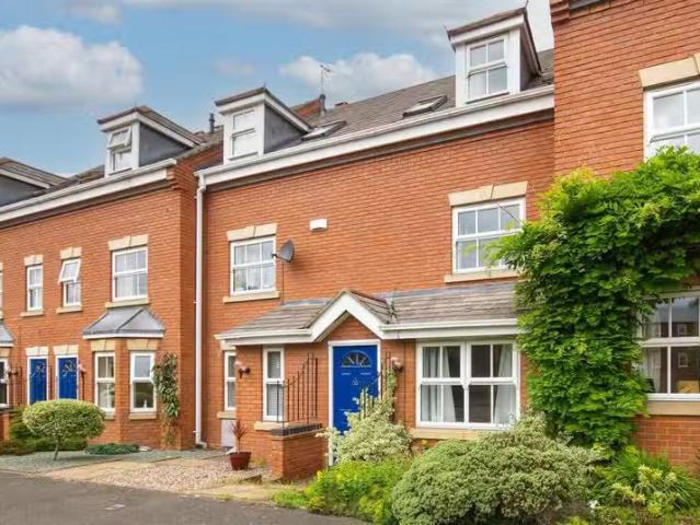 3 bedroom terraced house for rent in Charter Approach, WARWICK.