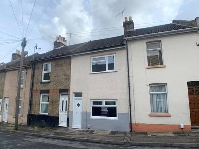 3 bedroom terraced house for rent in Charter Street Chatham Kent ME4