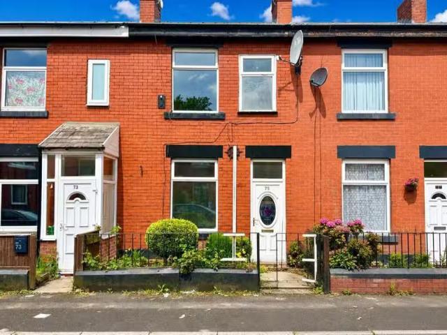 3 bedroom terraced house for rent in Chesham Crescent, Bury, BL9