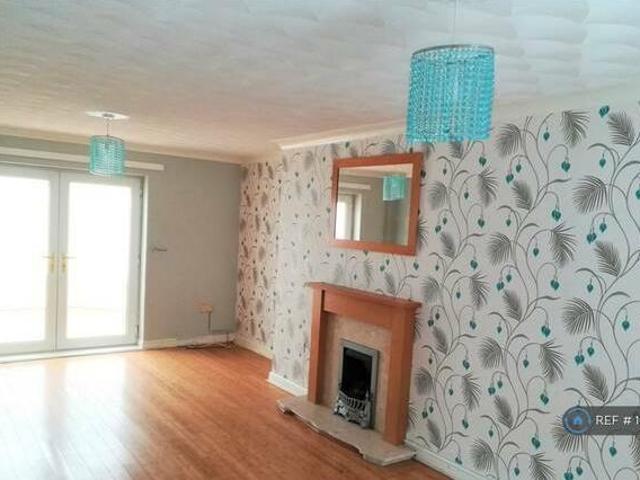 3 bedroom terraced house for rent in Chester Avenue Liverpool L30