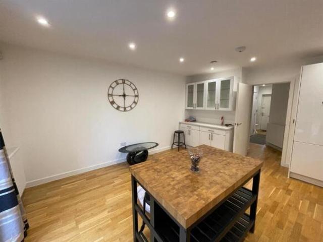 3 bedroom terraced house for rent in Chester Road, Hounslow, TW4