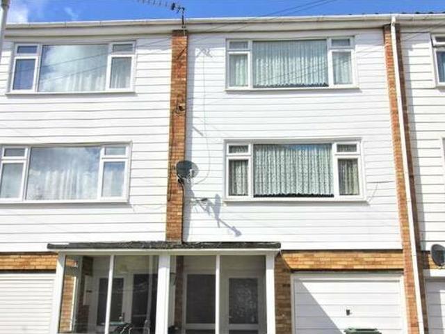 3 bedroom terraced house for rent in Chestnut Close Northfleet Gravesend DA11