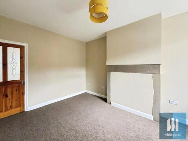 3 bedroom terraced house for rent in Chestnut Street, Sheepridge, Huddersfield, West Yorkshire, HD2