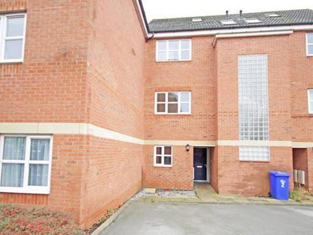 3 bedroom terraced house for rent in Cherry Tree Gardens BurtononTrent DE15