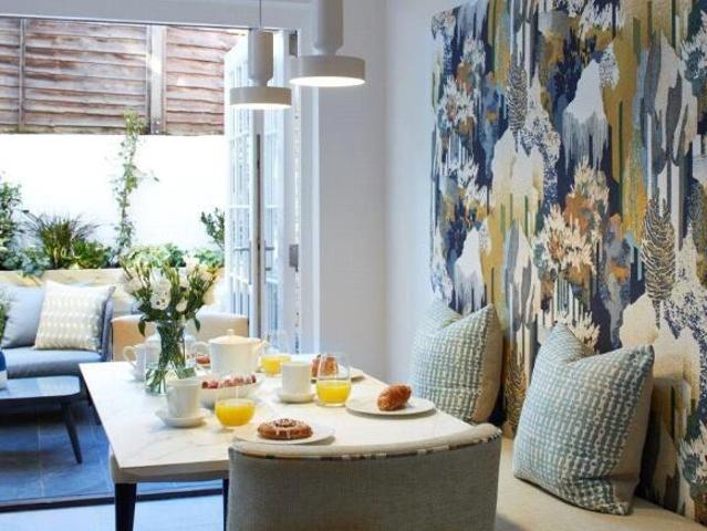 3 bedroom terraced house for rent in Cheval Place, Knightsbridge, London, SW7