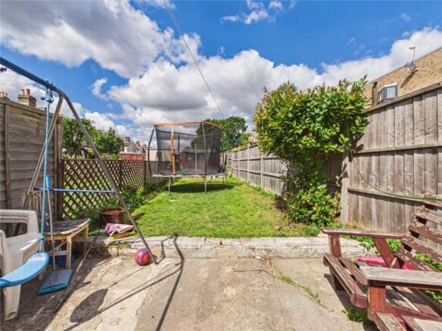 3 bedroom terraced house for rent in Chingford Mount Road, London, E4