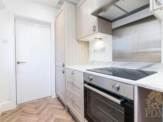 3 bedroom terraced house for rent in Chippendale Street, Nottingham, NG7