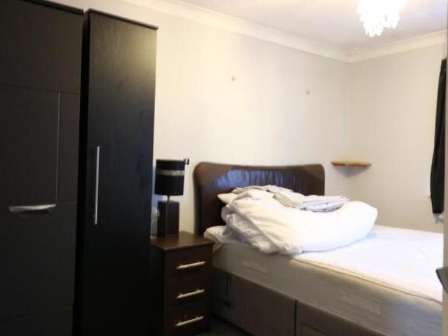 3 bedroom terraced house for rent in Circuit Lane, Reading, RG30
