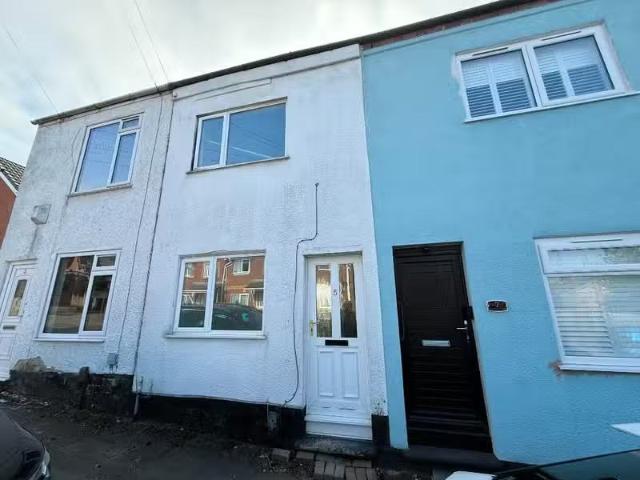3 bedroom terraced house for rent in Clarence Road, Rugby, War.