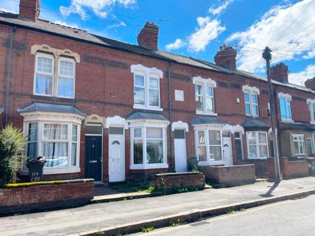 3 bedroom terraced house for rent in Clarendon Park Road, Clarendon Park, Leicester, LE2
