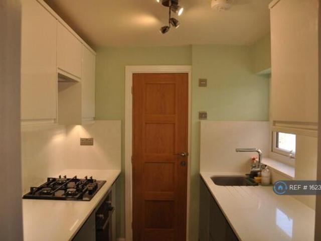 3 bedroom terraced house for rent in Clarendon Road, Reading, RG6