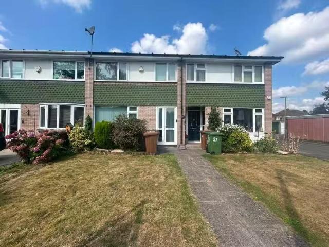 3 bedroom terraced house for rent in Clifford Road, Bentley He.
