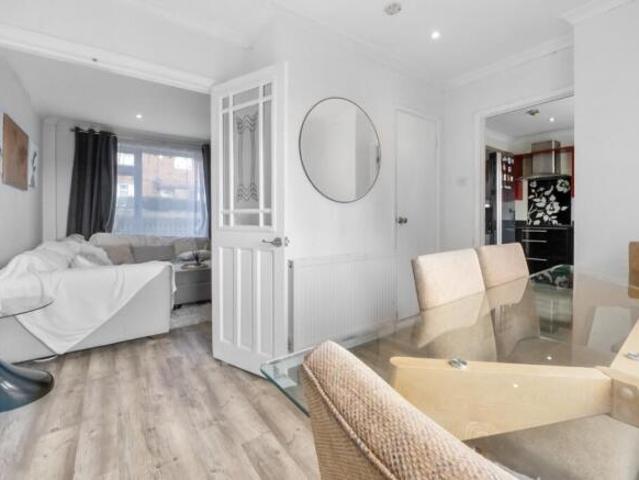 3 bedroom terraced house for rent in Clifton Close, Rochester, ME2