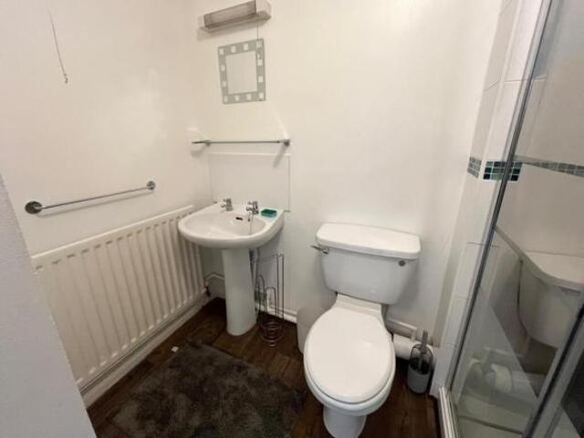 3 bedroom terraced house for rent in Clinton Court, Nottingham, NG1