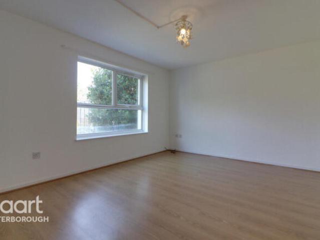 3 bedroom terraced house for rent in Crabtree, PETERBOROUGH, PE4