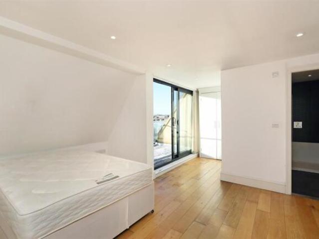 3 bedroom terraced house for rent in Crescent Stables, Upper Richmond Road, SW15