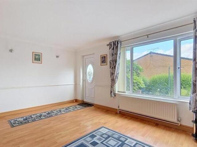 3 bedroom terraced house for rent in Creswick Way, Sheffield, S6