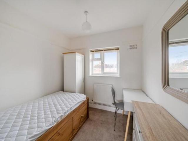3 bedroom terraced house for rent in Croft Road, Marston, OX3