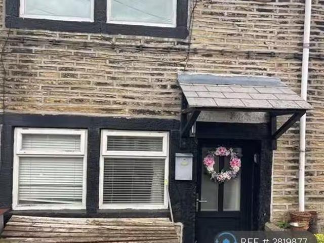 3 bedroom terraced house for rent in Cross Wells Road, Rippond.