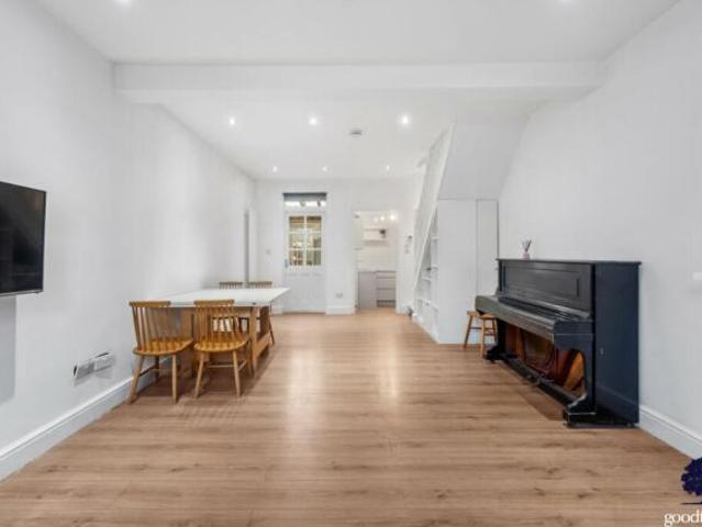 3 bedroom terraced house for rent in Crown Lane, Morden, SM4